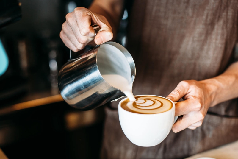Latte Macchiato richtig zubereiten in 4 Schritten | RAUWOLF